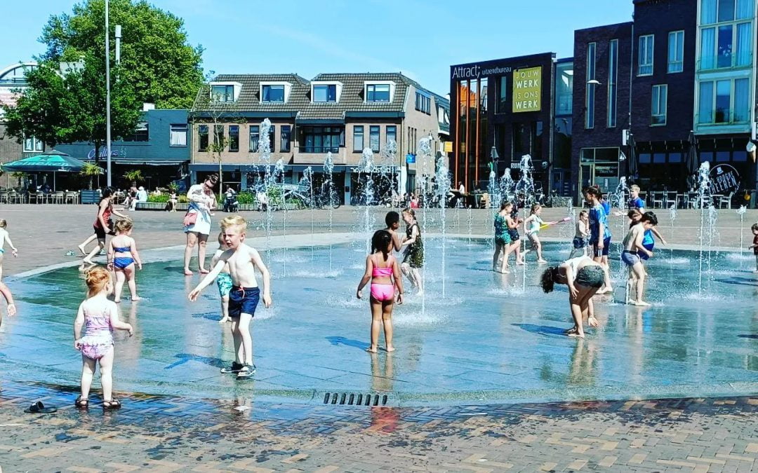 Waterpret op marktplein in Ede | veluwemetkinderen.nl